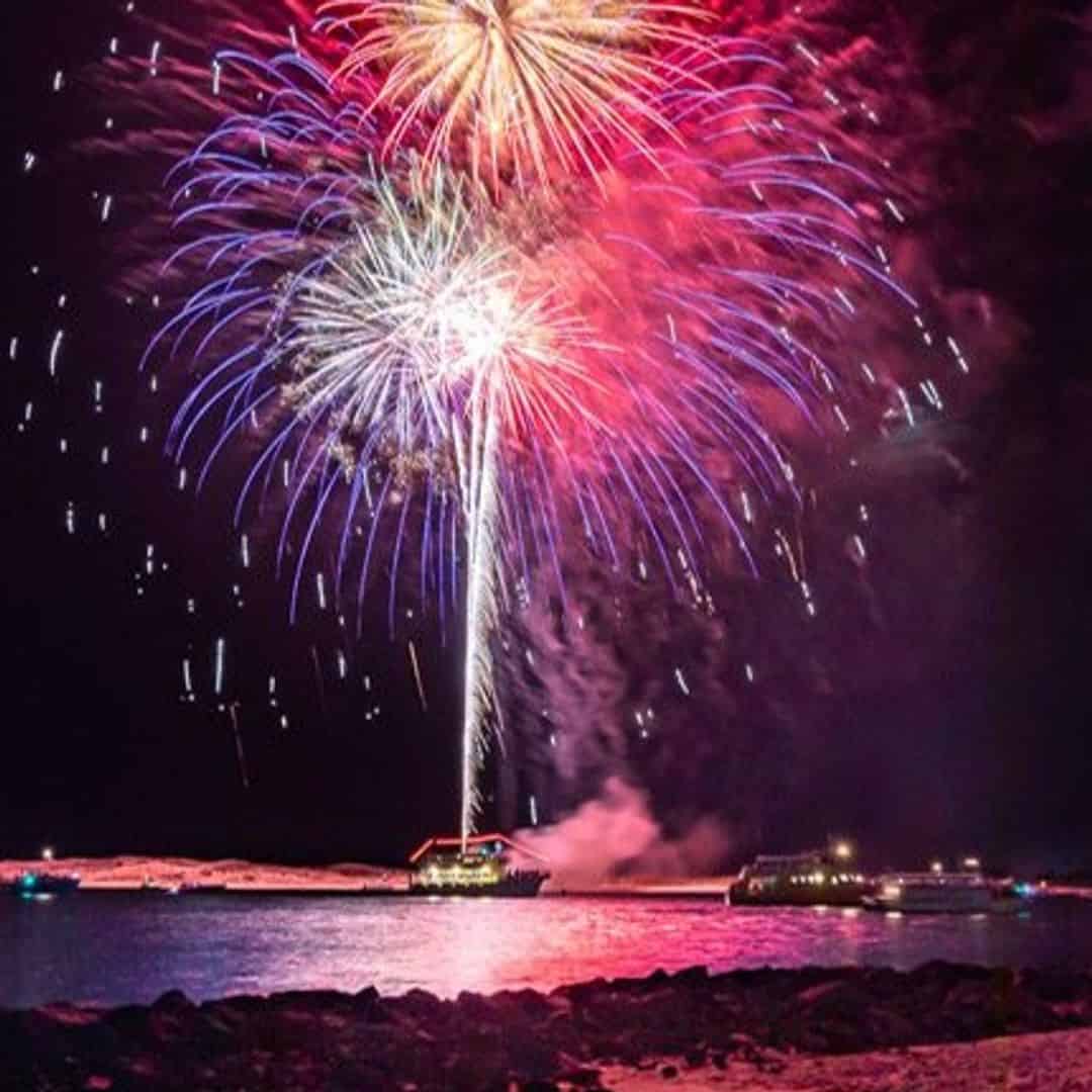 Destin: Fireworks Pontoon Rental - TripShock!